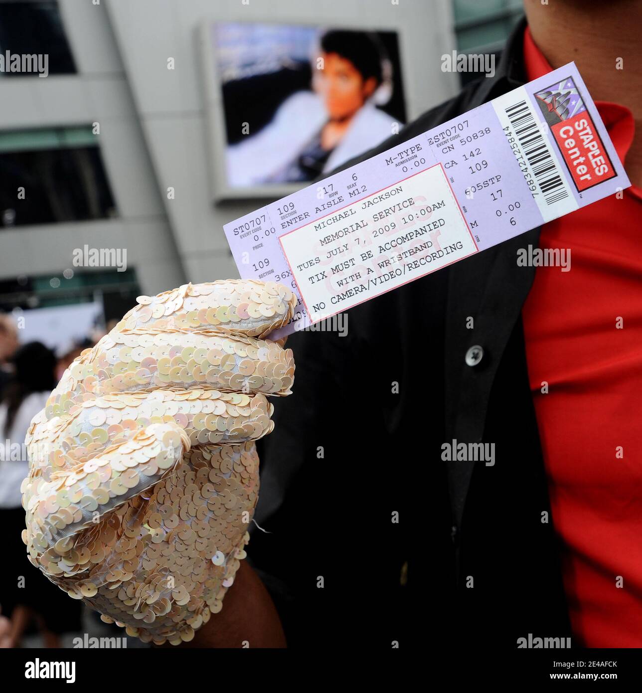 Atmosphere around Staples Center prior the Michael Jackson Memorial ...