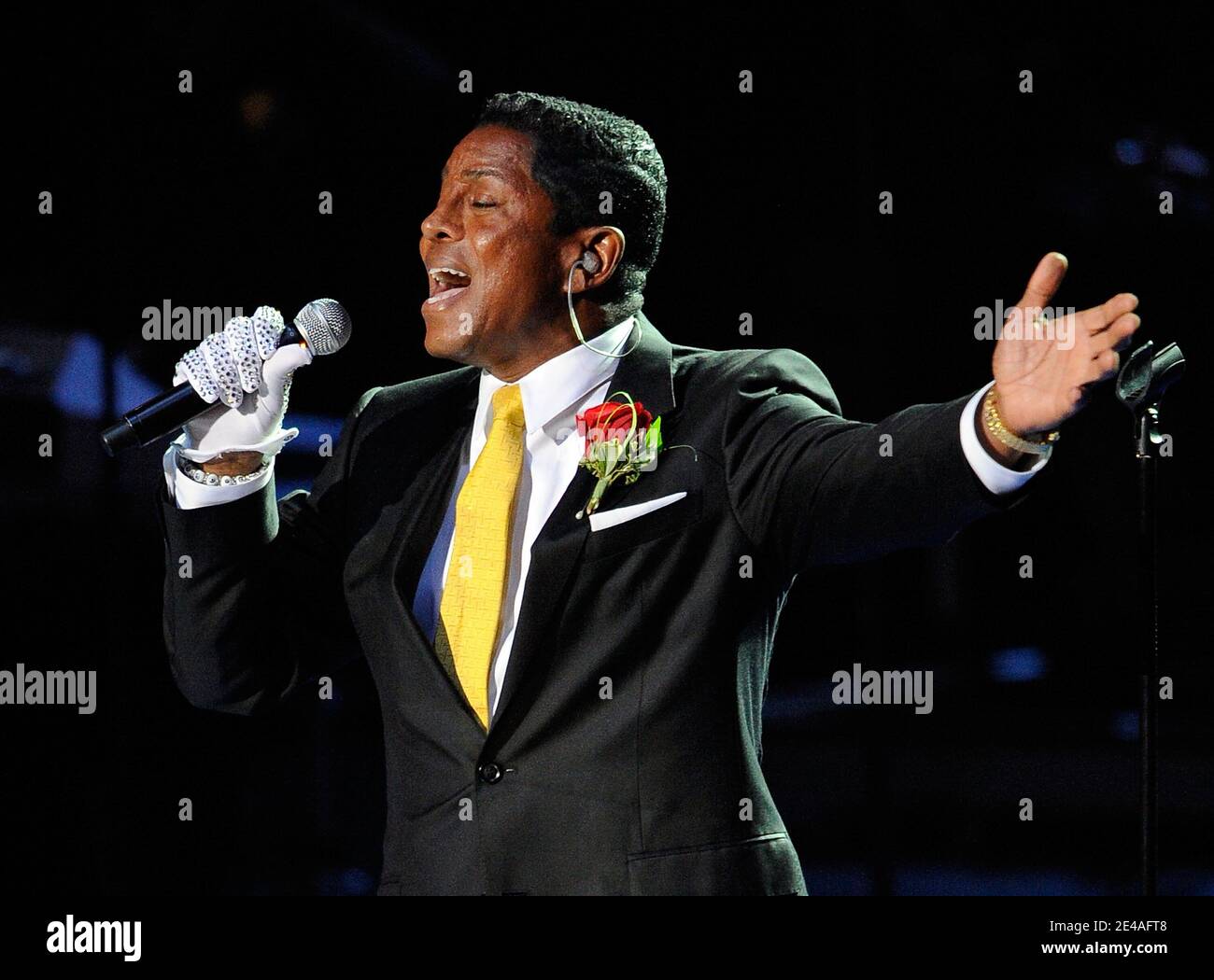 Singer Jermaine Jackson performs during the memorial service for ...