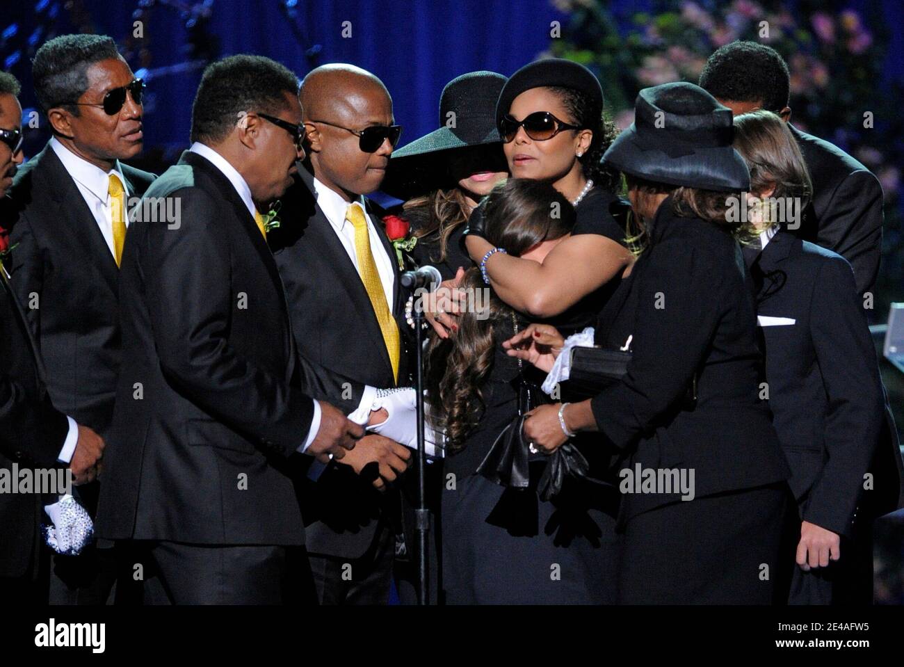 Paris Katherine Jackson is supported by her aunt Janet and all the ...