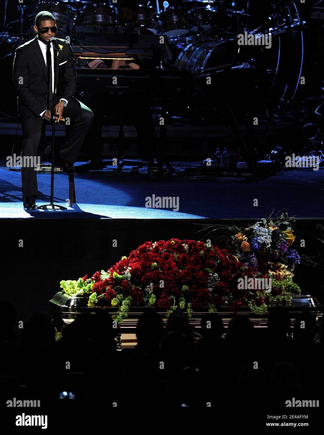 Singer Usher performs during the memorial service for Michael Jackson ...
