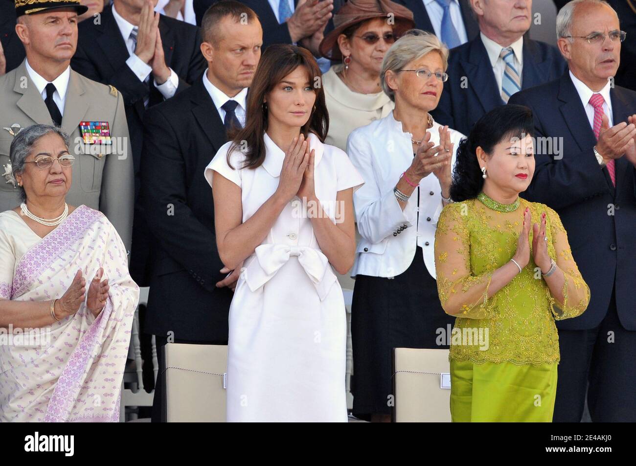 Indian first lady Gursharan Kaur, French First Lady Carla Bruni-Sarkozy ...