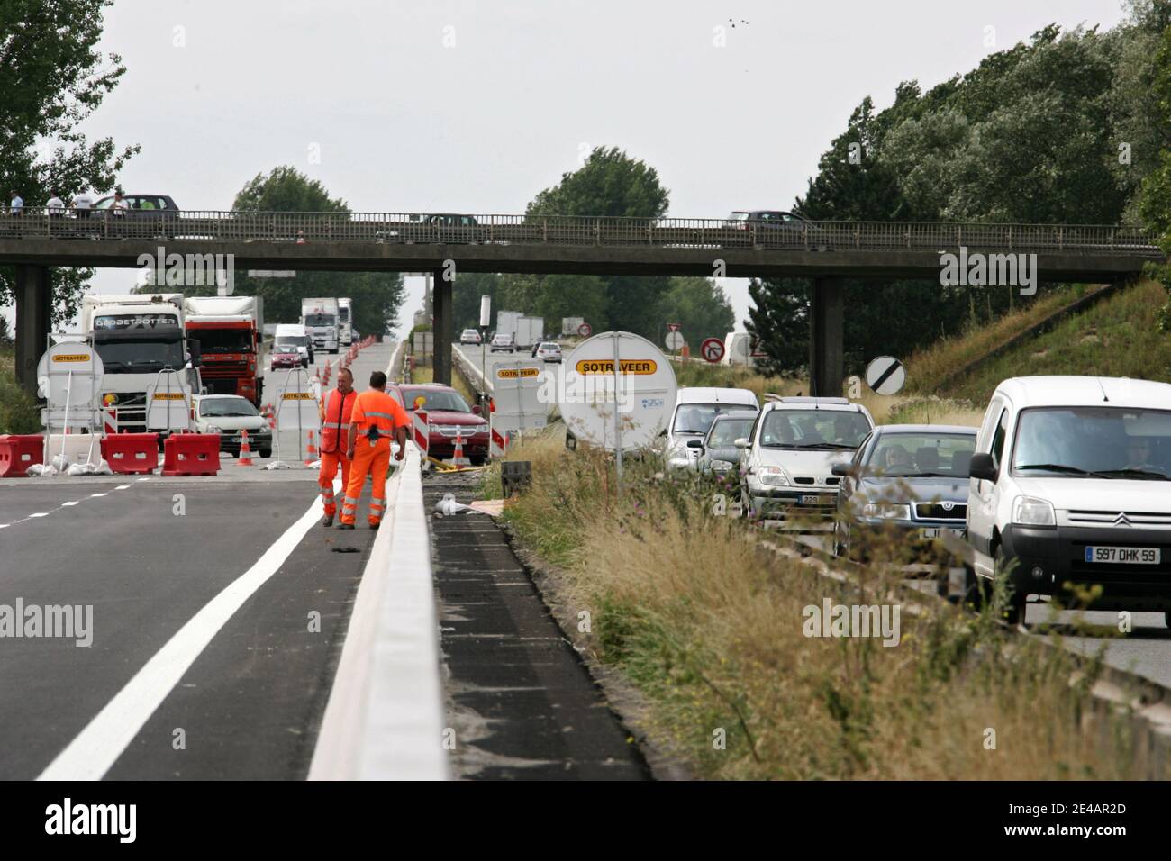 Chantier de renovation de l'autoroute A 25 qui relie Lille a Dunkerque ...