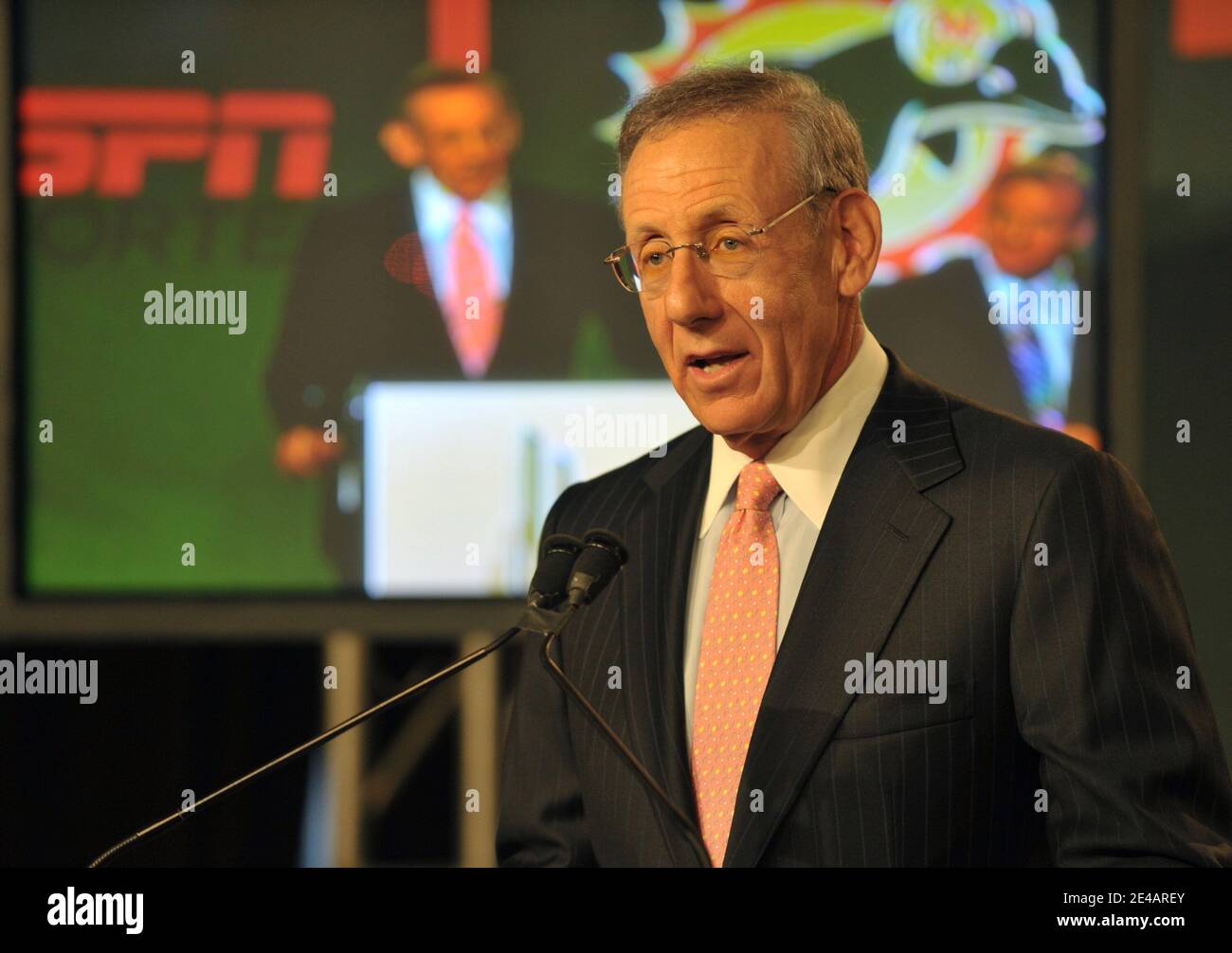 Dolphins owner stephen ross hi-res stock photography and images - Alamy