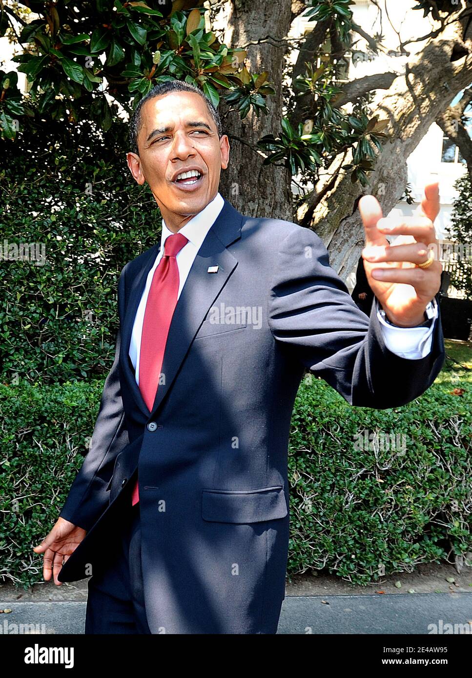 U.S. President Barack Obama walks back to the Oval Office after ...