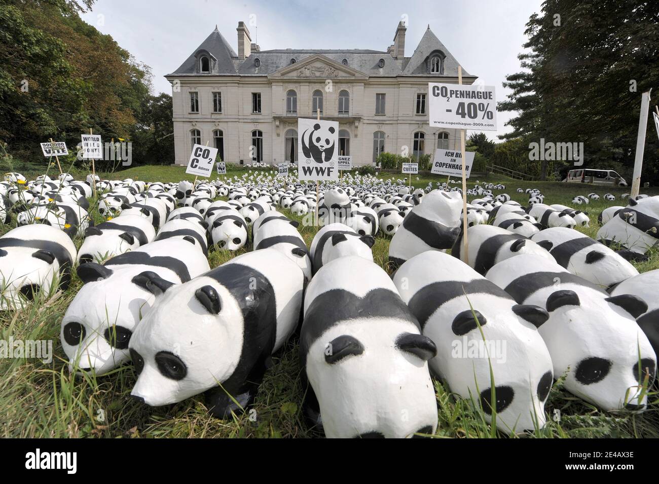 '1600 pandas in Paris' exhibition at the WWF headquarters in Paris ...
