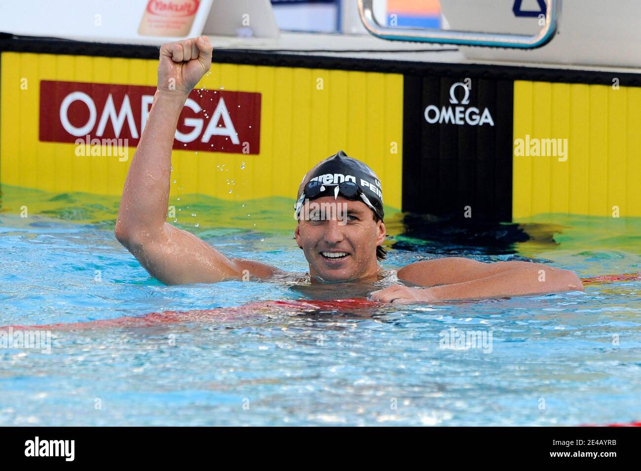 USA's Aaron Peirsol winning the 100 Meters Backstroke at the FINA ...