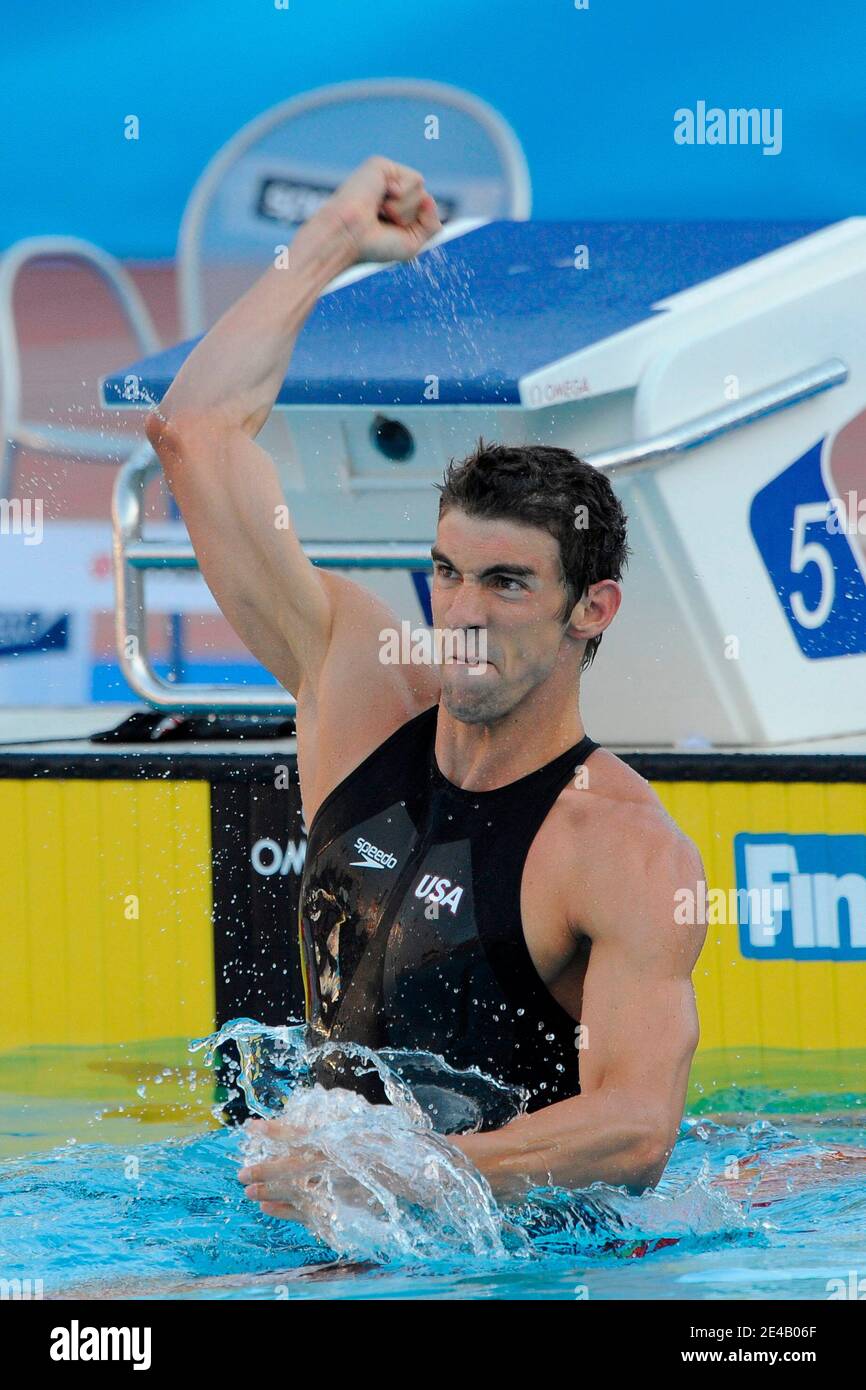 USA's Michael Phelps beats the Wortld Record and Serbia's Milorad Cavic ...