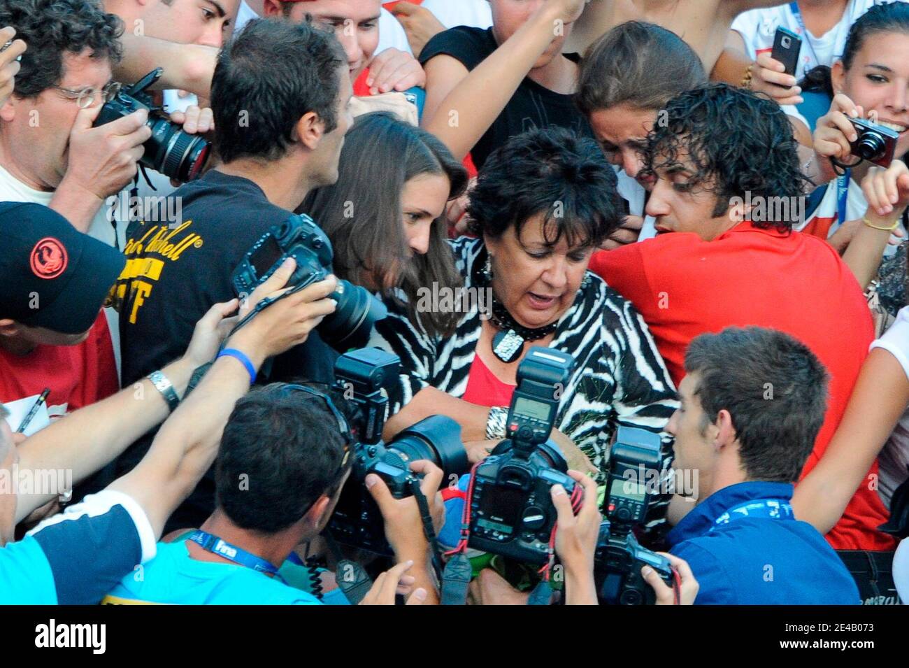 USA's Michael Phelps beats the Wortld Record and Serbia's Milorad Cavic ...