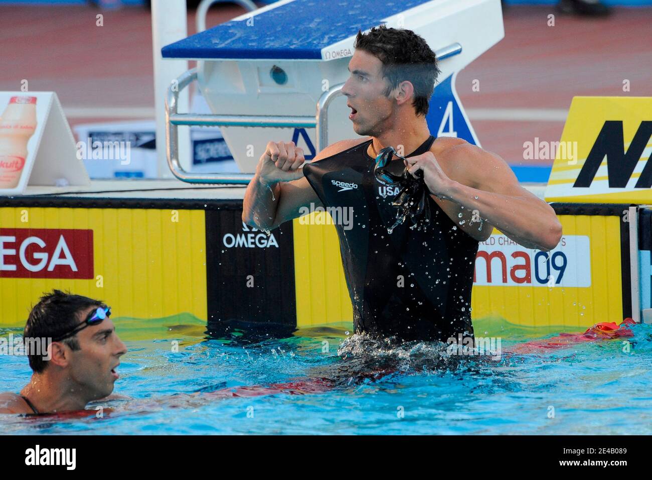 USA's Michael Phelps beats the Wortld Record and Serbia's Milorad Cavic ...