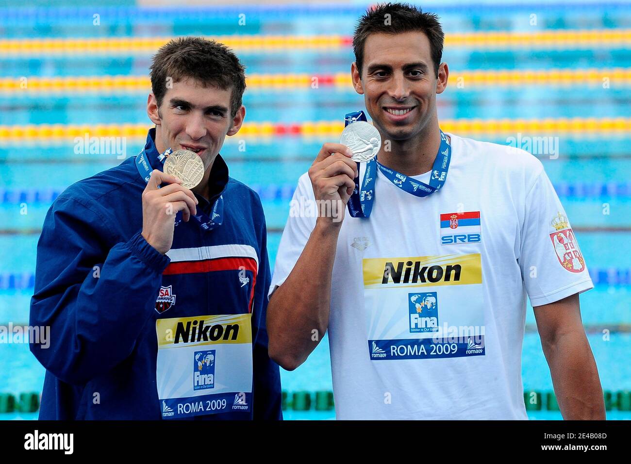 USA's Michael Phelps beats the Wortld Record and Serbia's Milorad Cavic ...