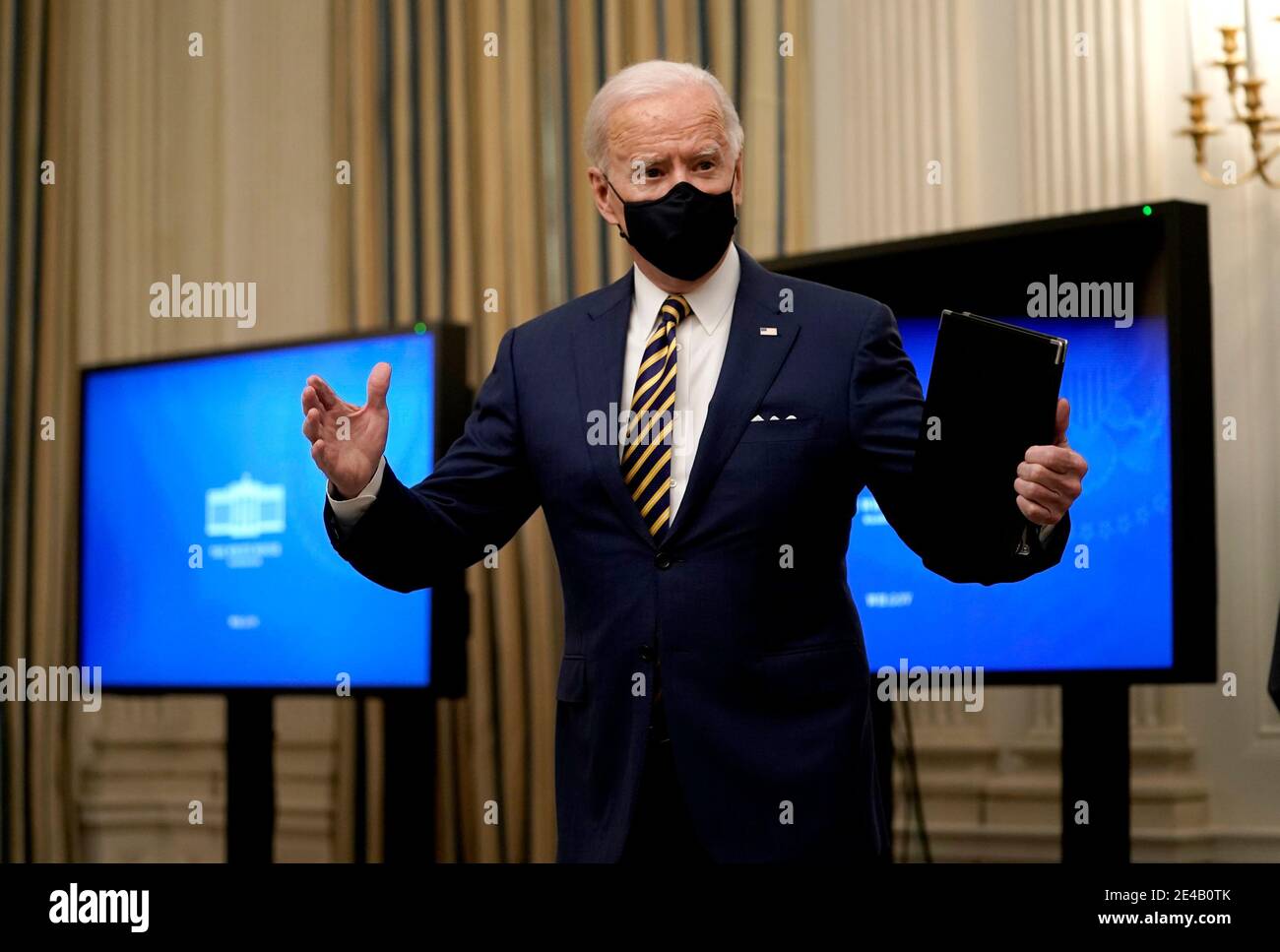 Biden signing executive orders hi-res stock photography and images - Alamy