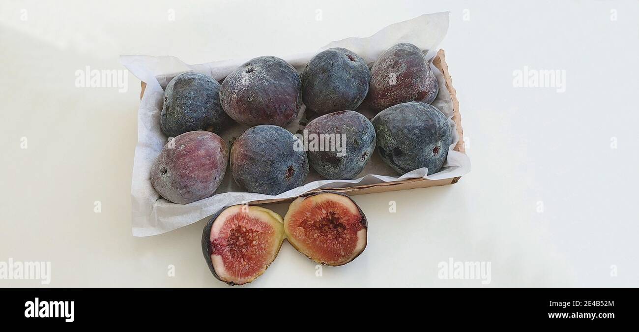 Cardboard box of figs hi-res stock photography and images - Alamy