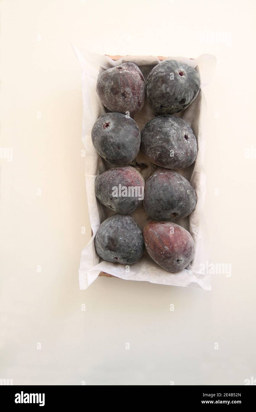 Fresh figs in cardboard box, São Paulo, Brazil Stock Photo - Alamy