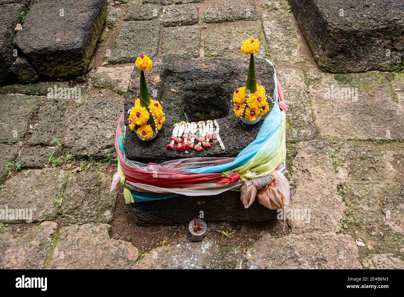Buddhist altar cloth hi-res stock photography and images - Alamy