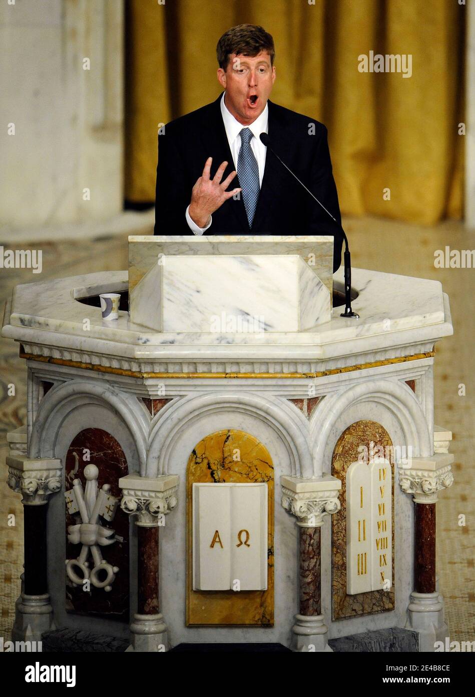 Father gunther hi-res stock photography and images - Alamy