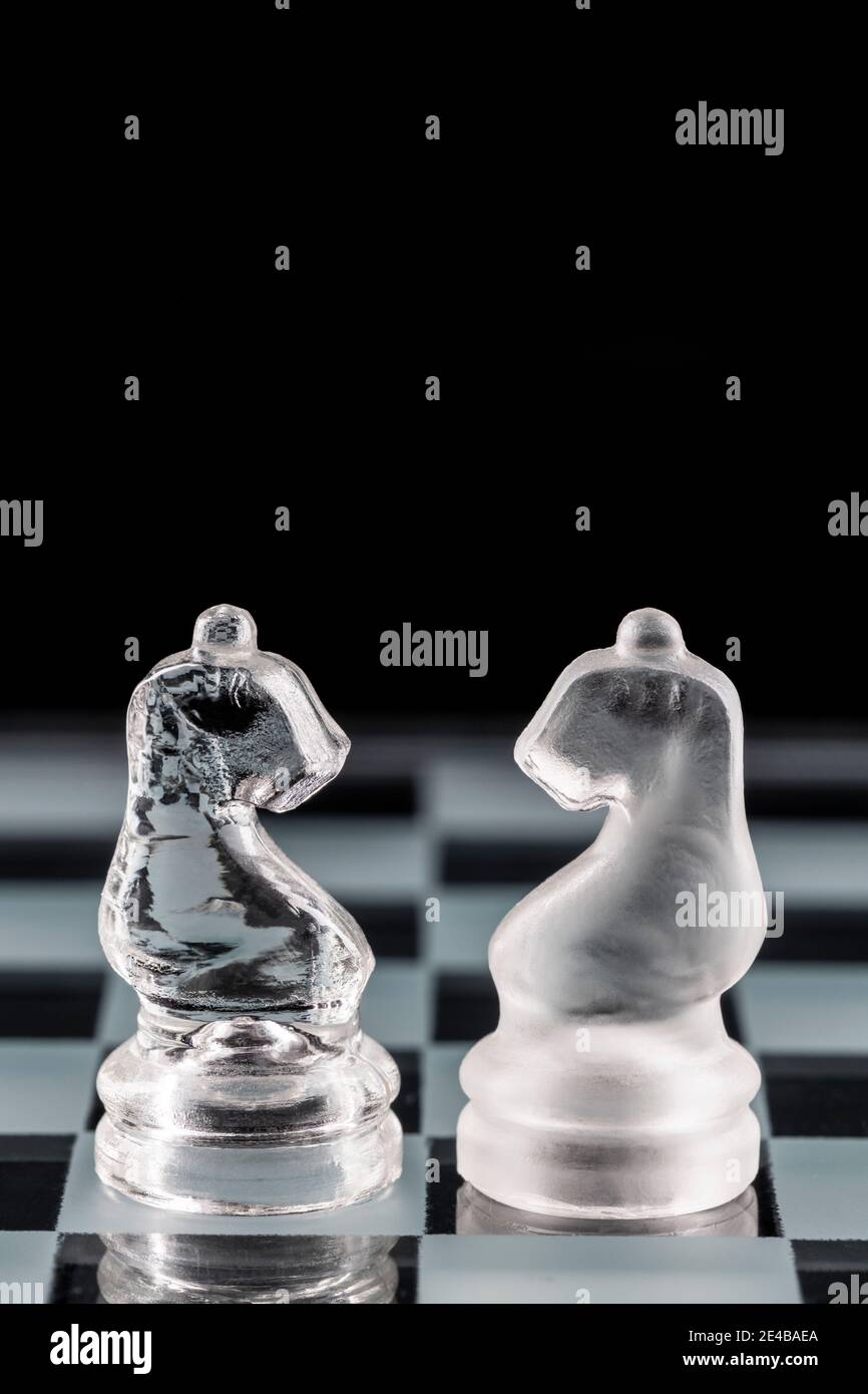 Glass chess board chess pieces hi-res stock photography and images - Alamy