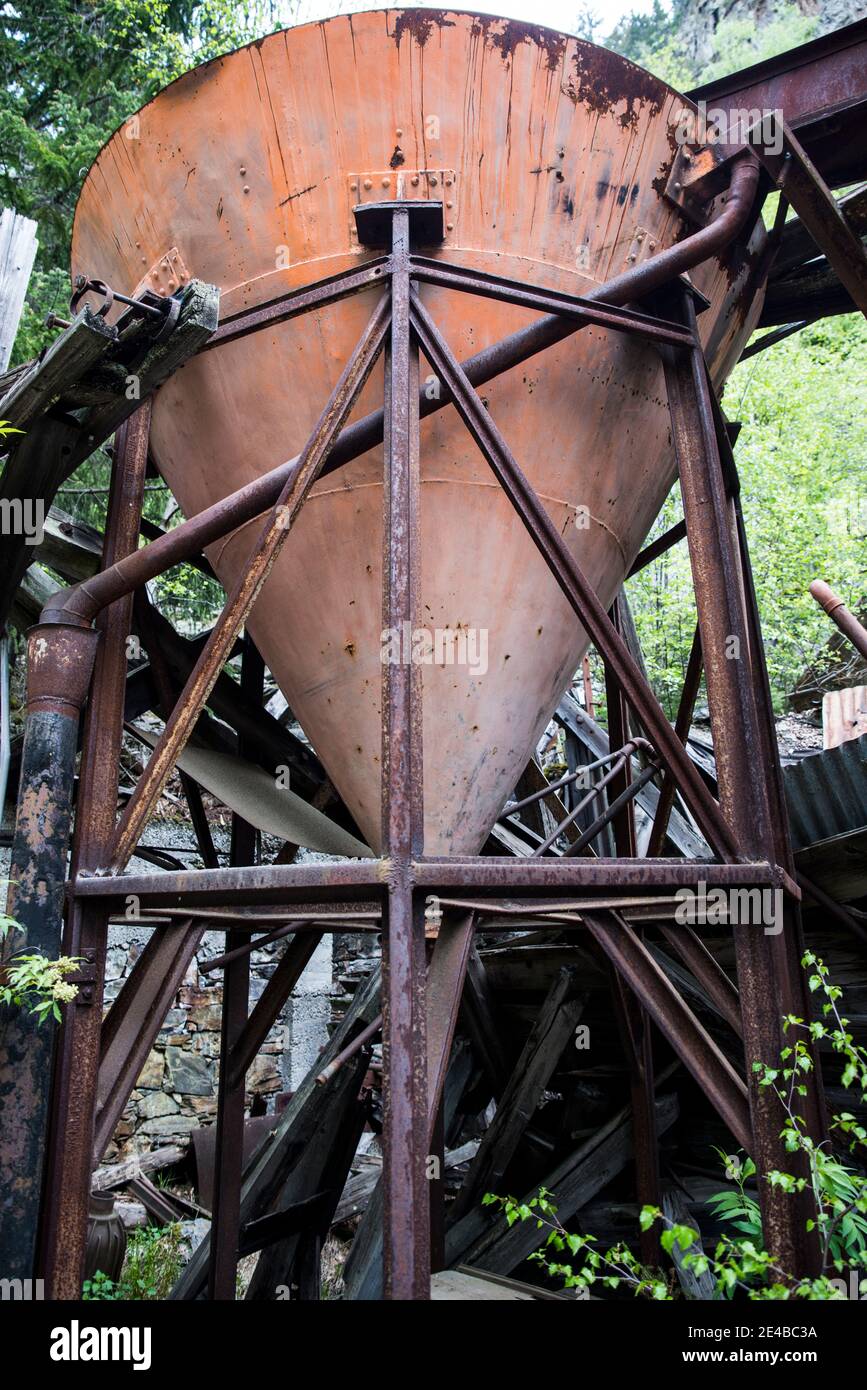collapsed hall, orange filling funnel Stock Photo - Alamy