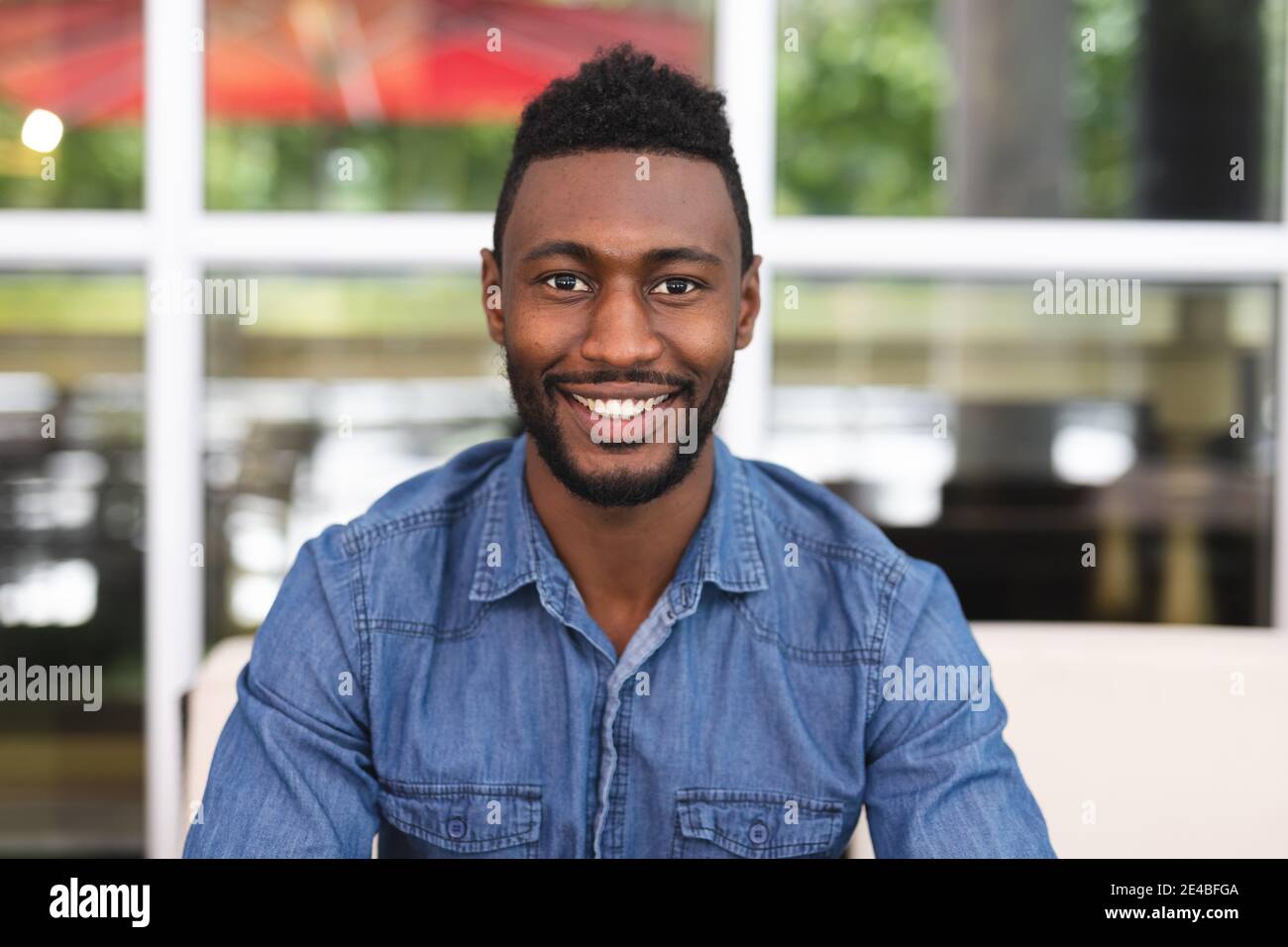 Portrait smiling man cafe hi-res stock photography and images - Alamy