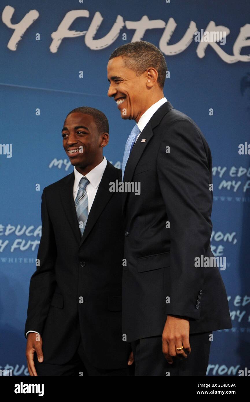 President Barack Obama greets Tim Spicer, a student at Wakefield High ...