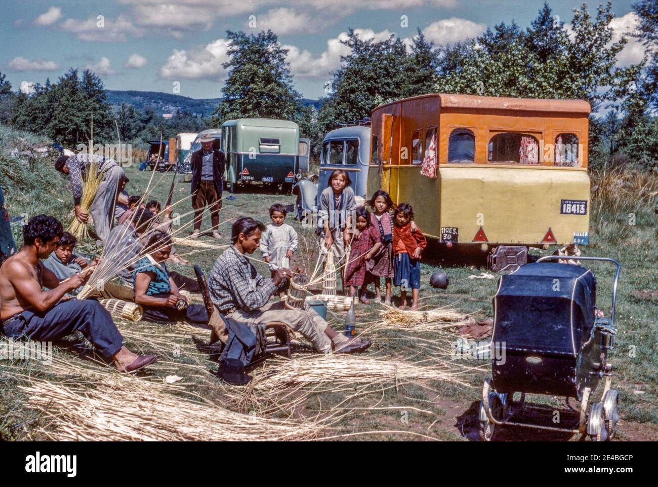 Roma gypsy gypsies family hi-res stock photography and images - Alamy