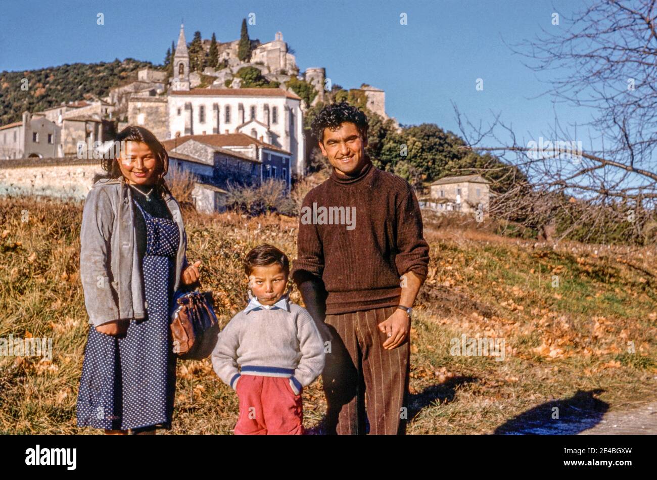 Gypsy couple and child posing in front of the village of La Roque-sur ...