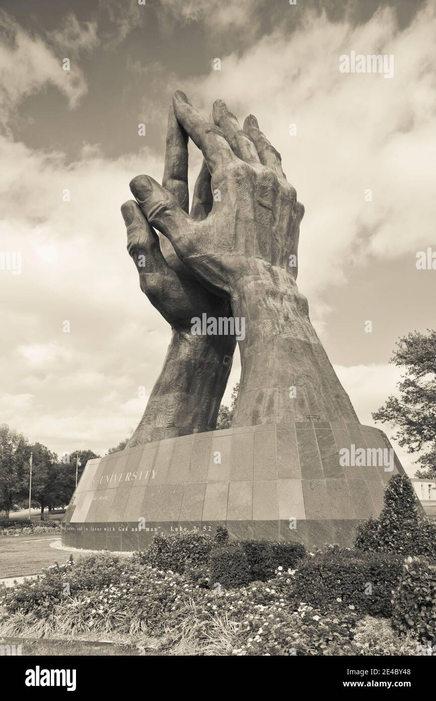 World's largest praying hands sculpture at Oral Roberts University ...