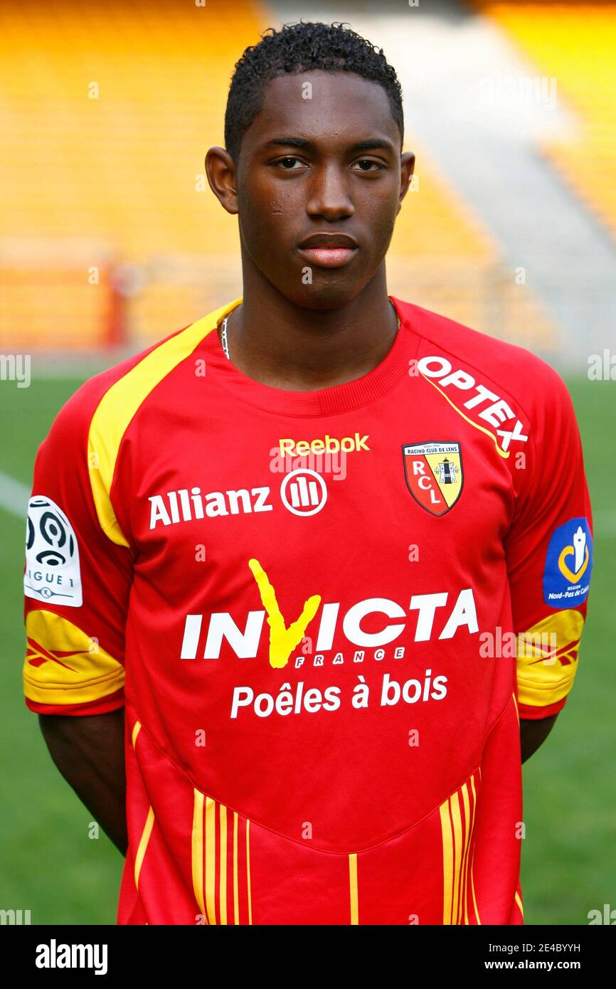 Official picture of Lens' first league soccer team, season 2009-2010 ...