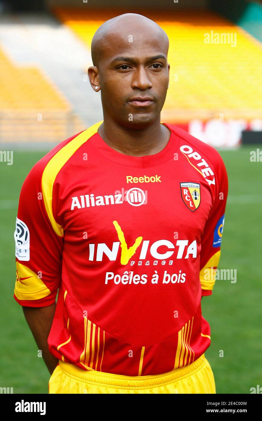 Official picture of Lens' first league soccer team, season 2009-2010 ...