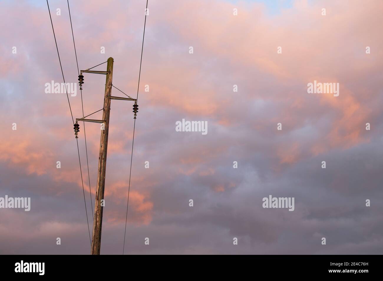 Telegraph masts hi-res stock photography and images - Alamy