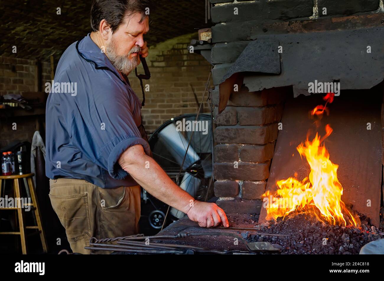 Blacksmith work fire hi-res stock photography and images - Alamy