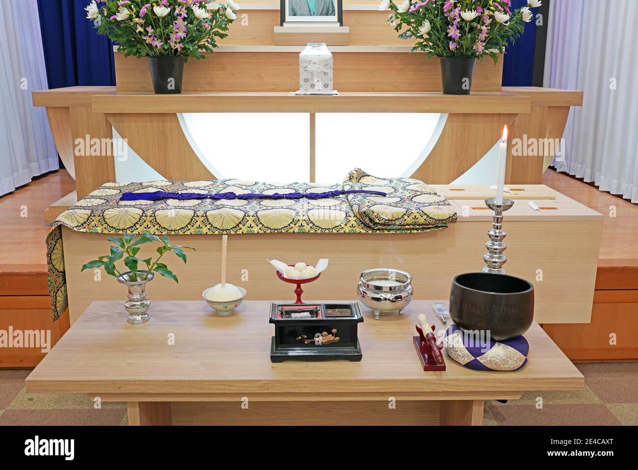 Small funeral home of Japanese style Stock Photo - Alamy