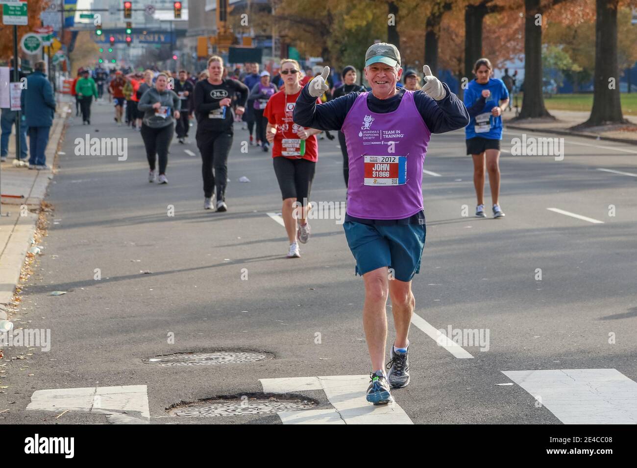 Senior man running in Philadelphia Marathon Stock Photo - Alamy