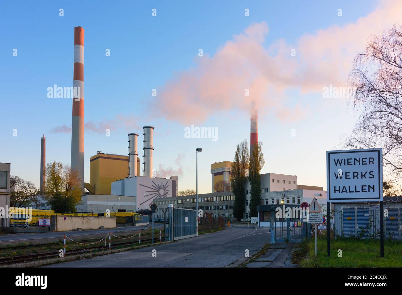 Power station simmering hi-res stock photography and images - Alamy
