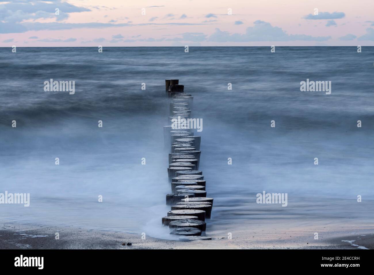 Groin beach sea ocean hi-res stock photography and images - Alamy