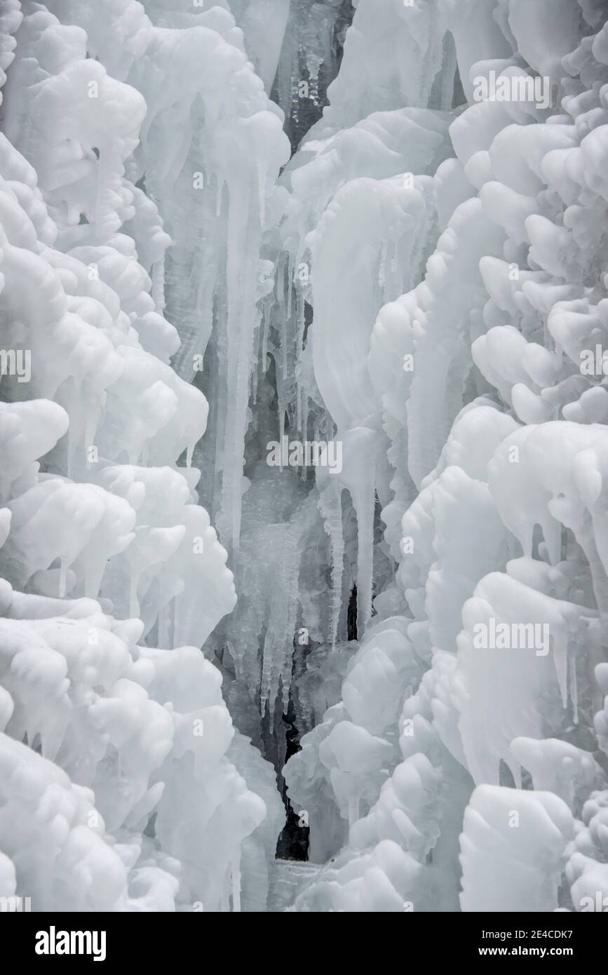 Frozen waterfall hi-res stock photography and images - Alamy