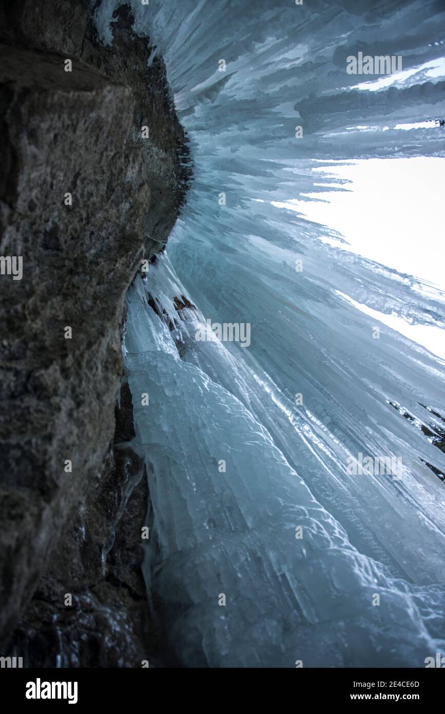 Icicles, frozen waterfall Stock Photo - Alamy