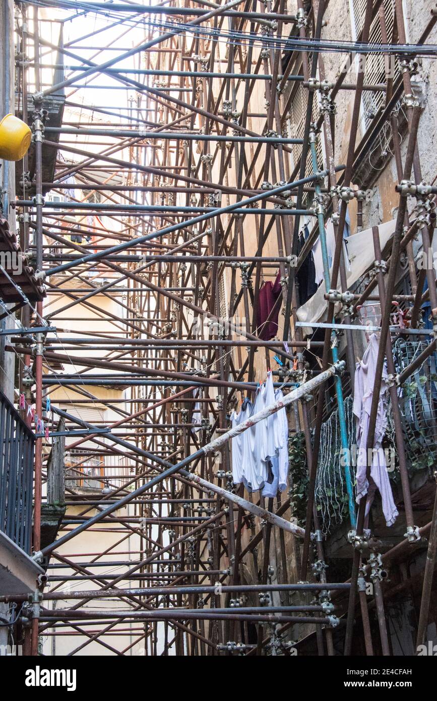 Scaffolding in an alley in naples hi-res stock photography and images ...