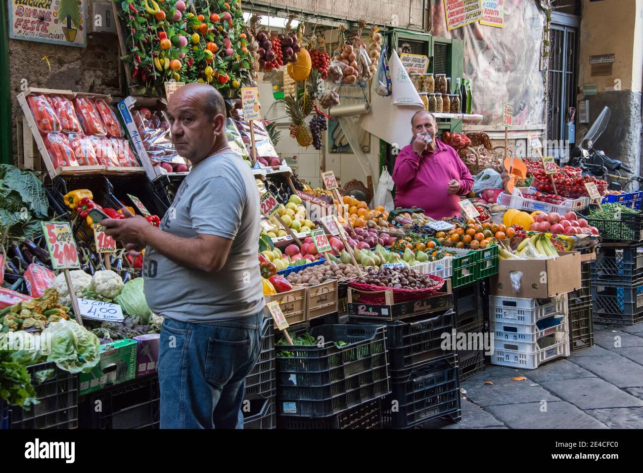 Vegetable display hi-res stock photography and images - Alamy