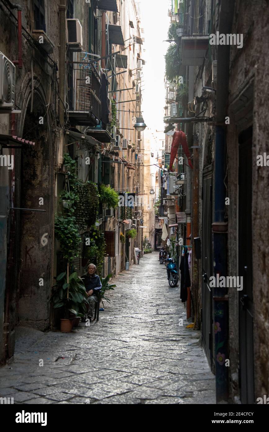 Naples alley buildings hi-res stock photography and images - Alamy