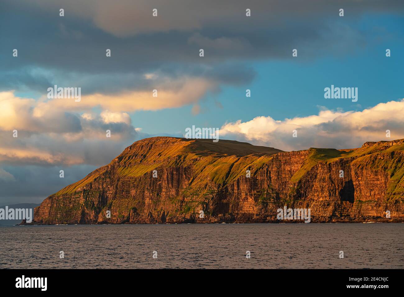 Hestur island hi-res stock photography and images - Alamy