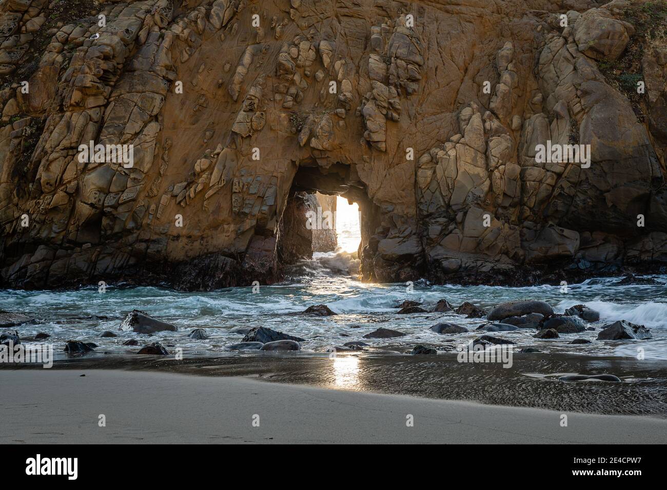 Winter Light Beams through Keyhole Arch Stock Photo - Alamy