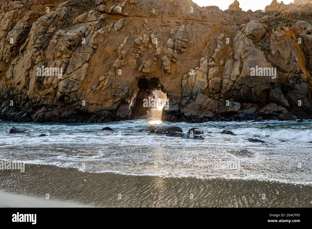 Winter Light Beams through Keyhole Arch Stock Photo - Alamy