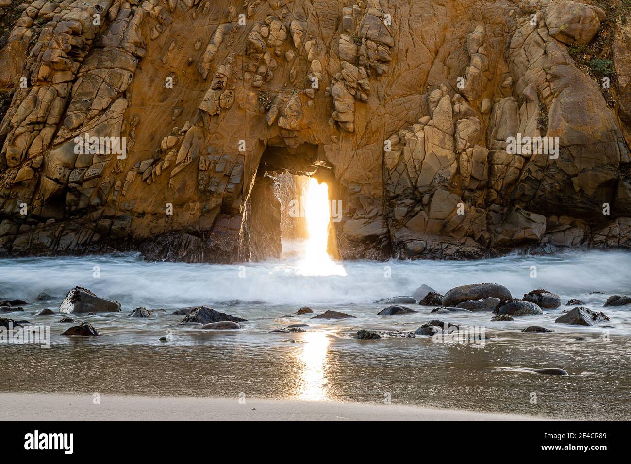 Winter Light Beams through Keyhole Arch Stock Photo - Alamy