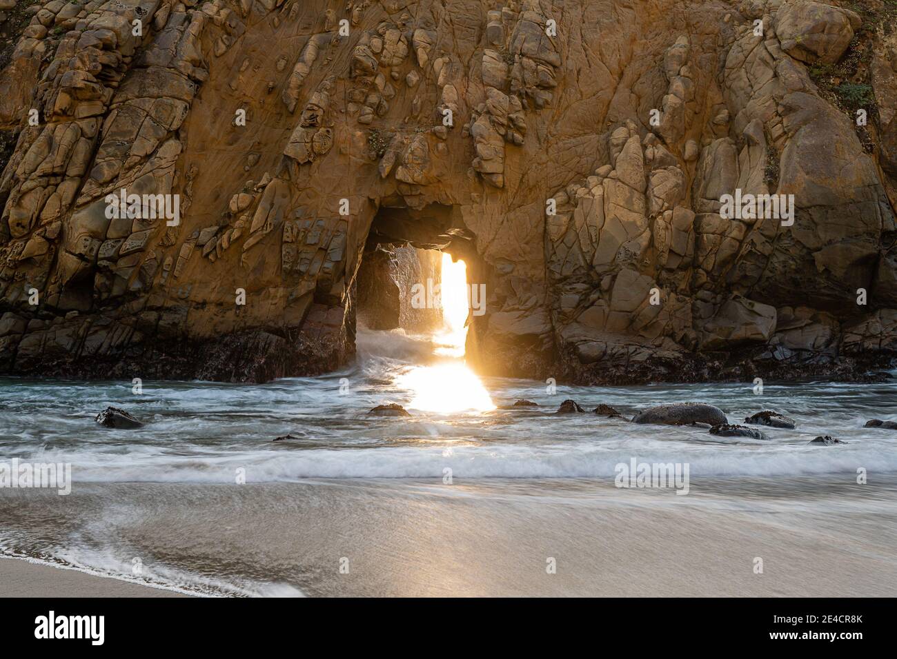 Winter Light Beams through Keyhole Arch Stock Photo - Alamy