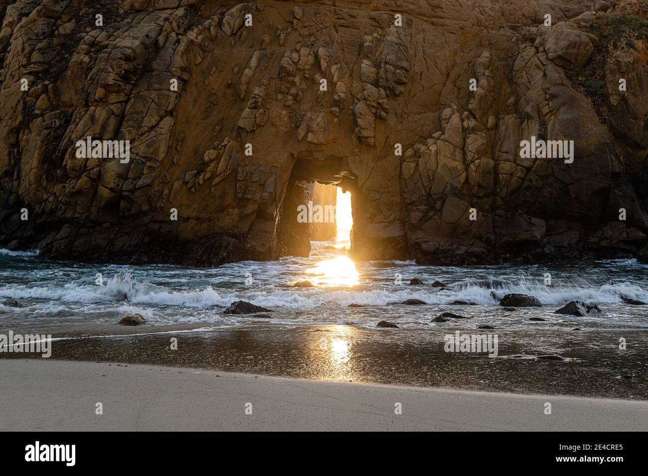 Winter Light Beams through Keyhole Arch Stock Photo - Alamy