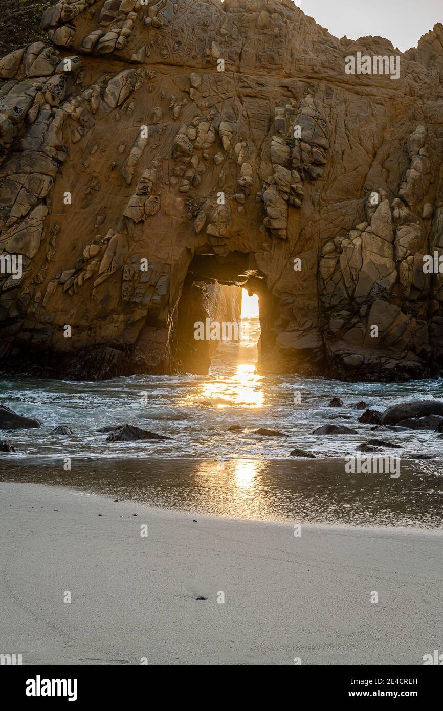 Winter Light Beams through Keyhole Arch Stock Photo - Alamy