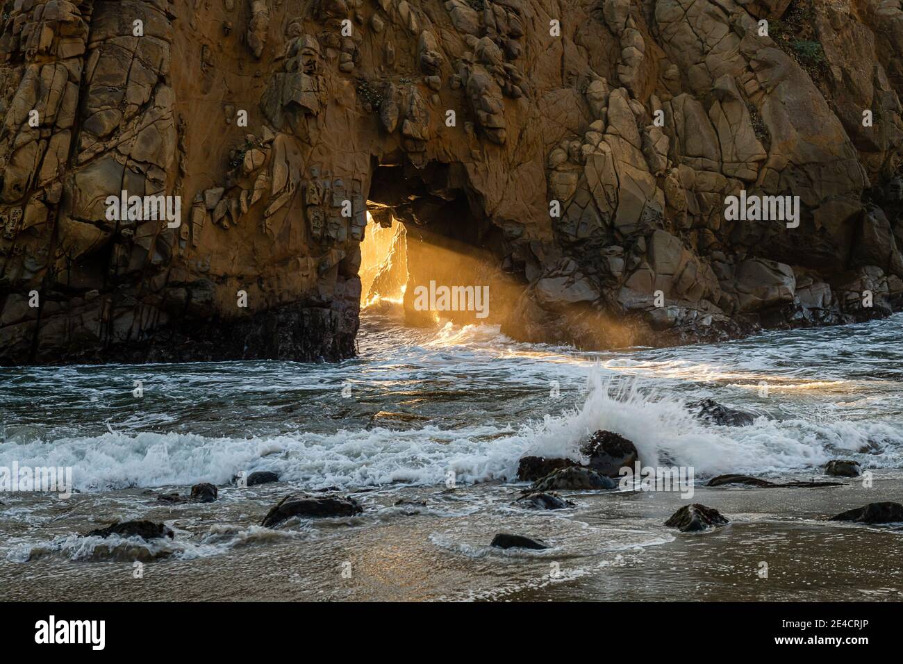 Winter Light Beams through Keyhole Arch Stock Photo - Alamy