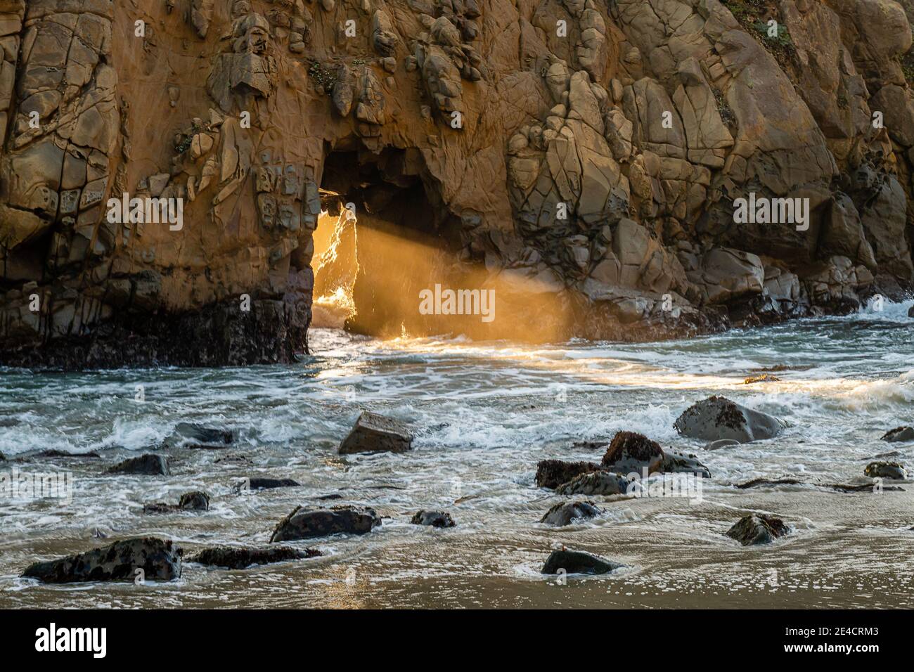 Winter Light Beams through Keyhole Arch Stock Photo - Alamy
