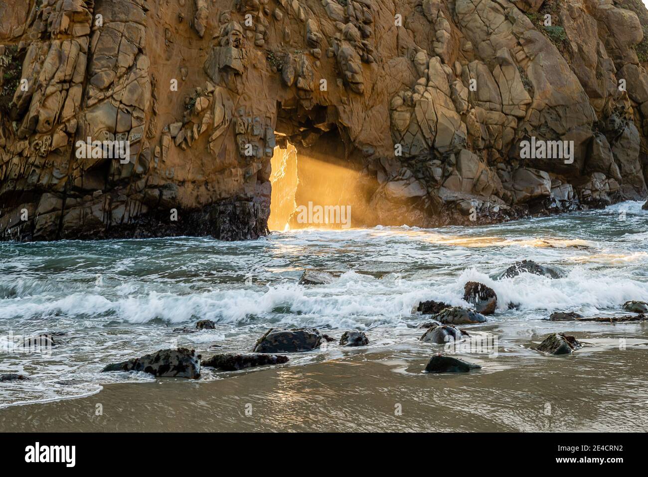 Winter Light Beams through Keyhole Arch Stock Photo - Alamy