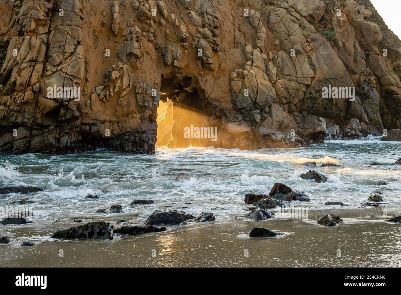 Keyhole arch hi-res stock photography and images - Alamy